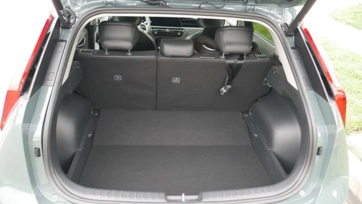 Kia Niro Luggage Test: How much cargo space? - Autoblog
