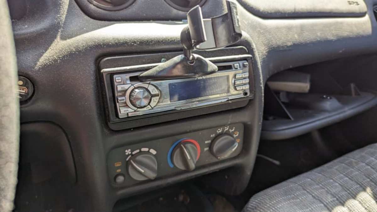 Junkyard Gem: 1996 Pontiac Grand Am SE Coupe - Autoblog: Car News ...