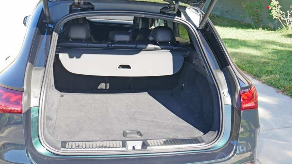 Mercedes-Benz EQE SUV Luggage Test: How much fits in the cargo area ...