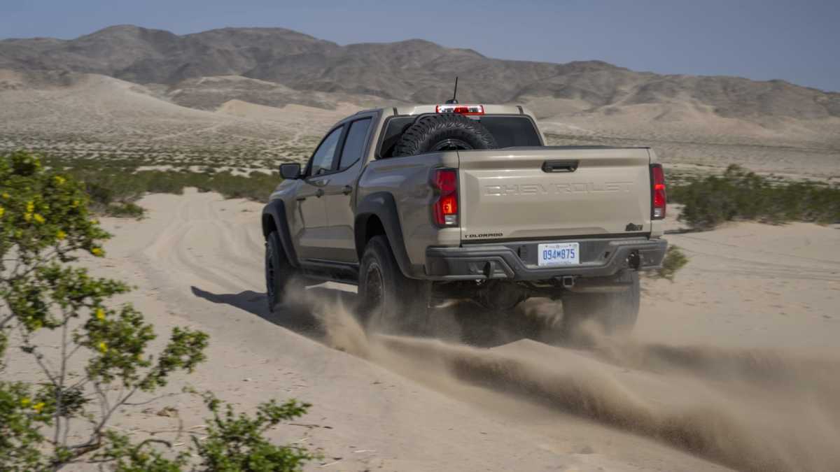 2024 Chevrolet Colorado Review: This midsize truck is a big winner ...