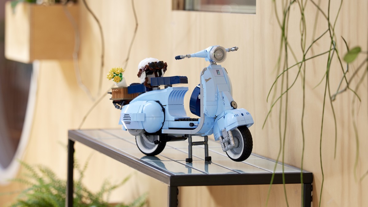 1960s Piaggio Vespa 125 joins Lego's catalog of two-wheelers - Autoblog
