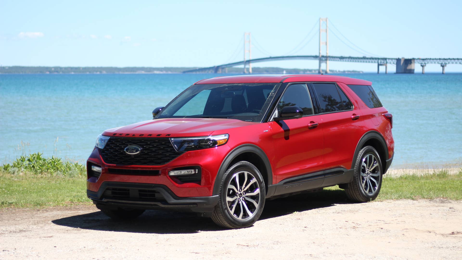 Ford recalls 462,000 SUVs over faulty rear camera - Autoblog
