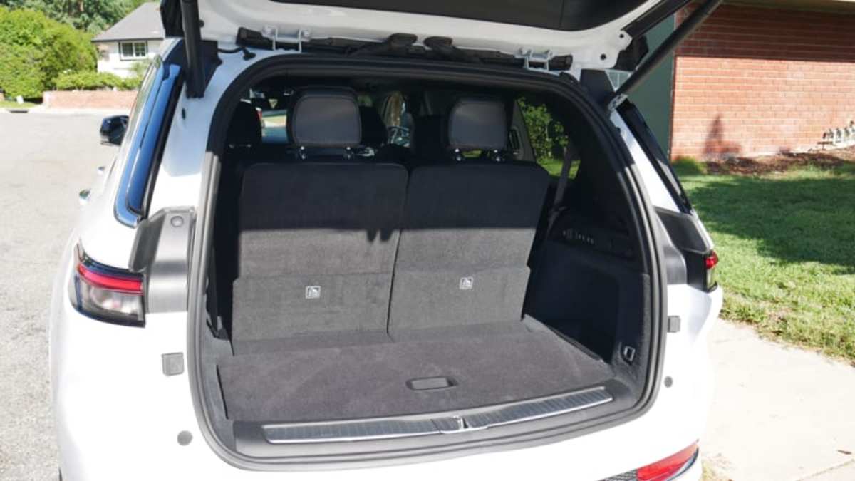 Jeep Grand Cherokee L Luggage Test: How much fits behind the third row ...