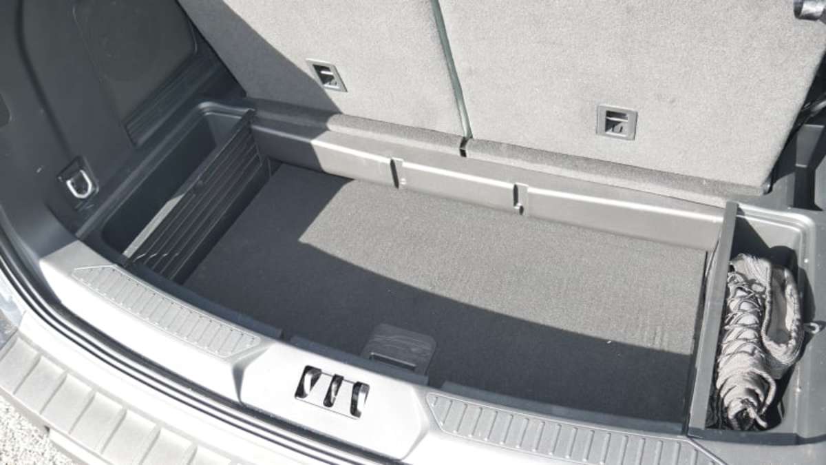 Ford Explorer Luggage Test: How much fits behind the third row? - Autoblog