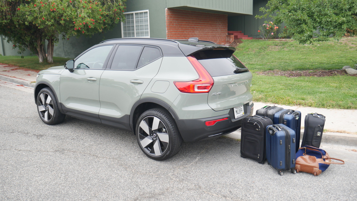 Volvo XC40 Recharge Luggage Test: How much fits in the cargo area ...