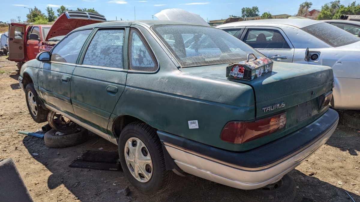 Junkyard Gem: 1986 Ford Taurus GL Sedan - Autoblog