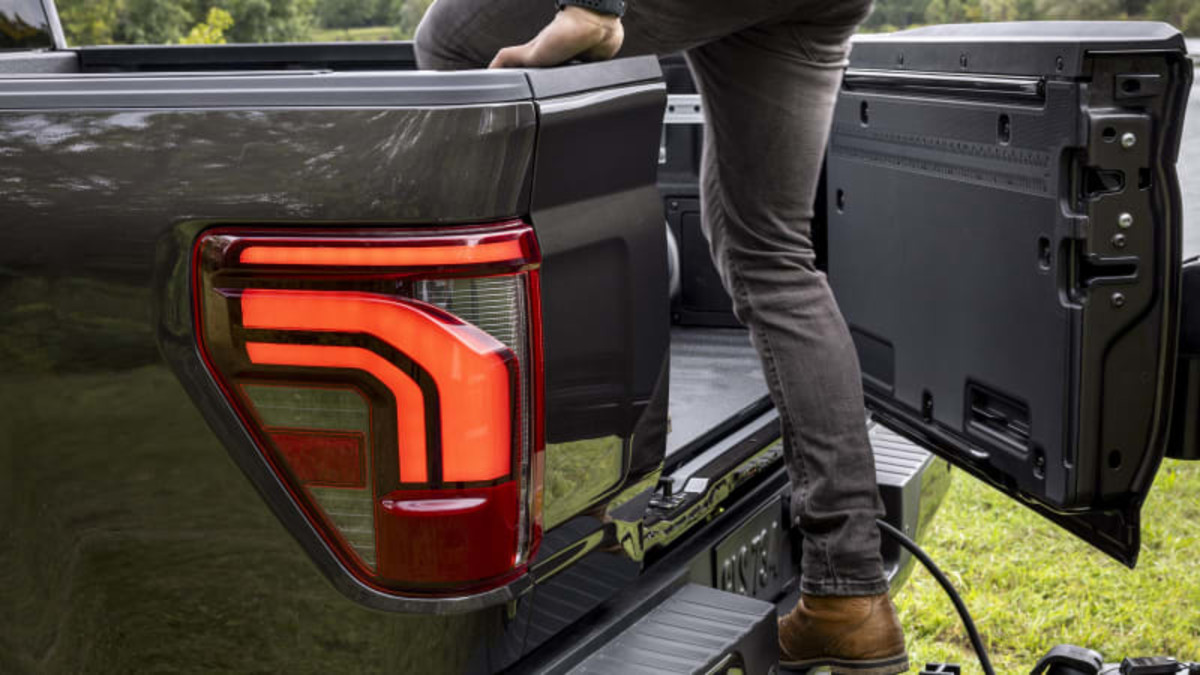 2024 Ford F-150's Pro Access Tailgate — how it works, what's cool about ...