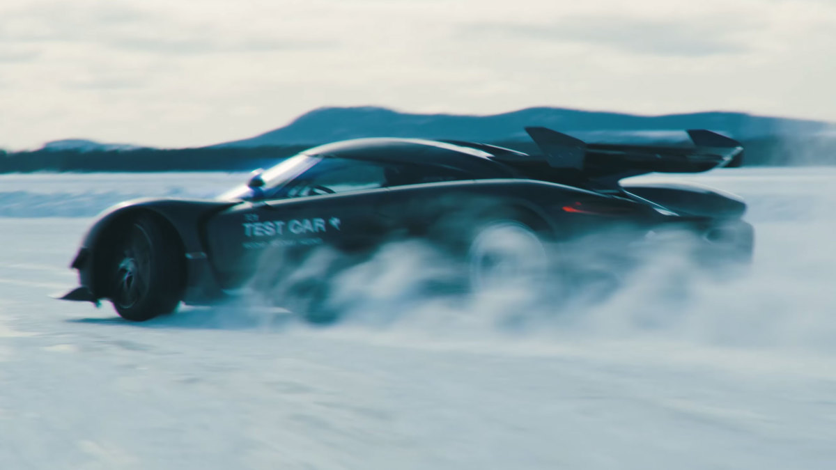 Koenigsegg Jesko gets its turn to throw snow - Autoblog: Car News ...