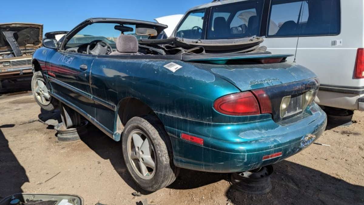 Junkyard Gem: 1997 Pontiac Sunfire SE Convertible - Autoblog: Car News ...