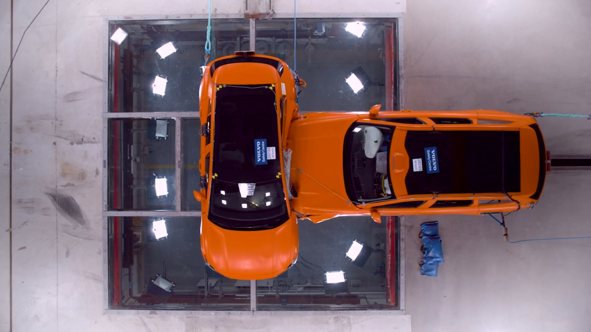 Volvo EX30 endures a side impact crash test with an EX90 - Autoblog