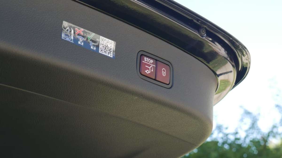 Mercedes-Benz GLC-Class Luggage Test: How much fits in the cargo area ...