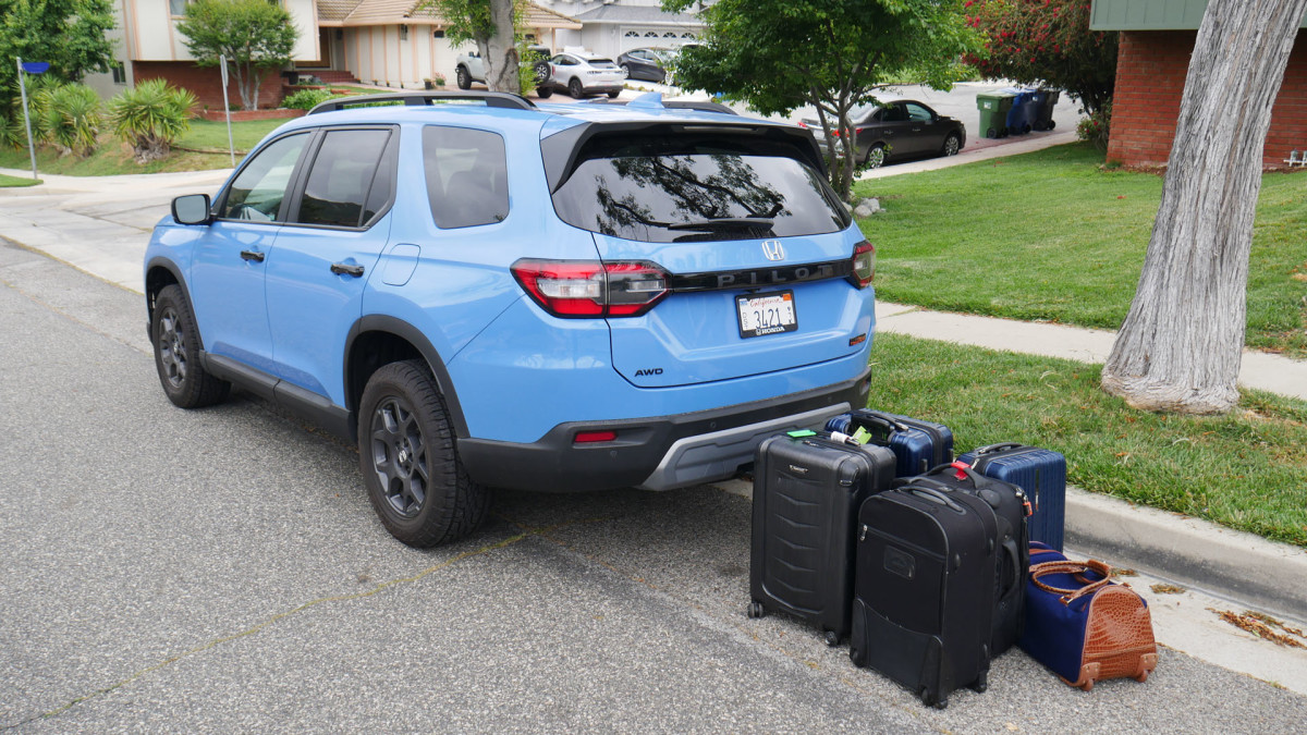 2023 Honda Pilot TrailSport Luggage Test: How much space behind the ...