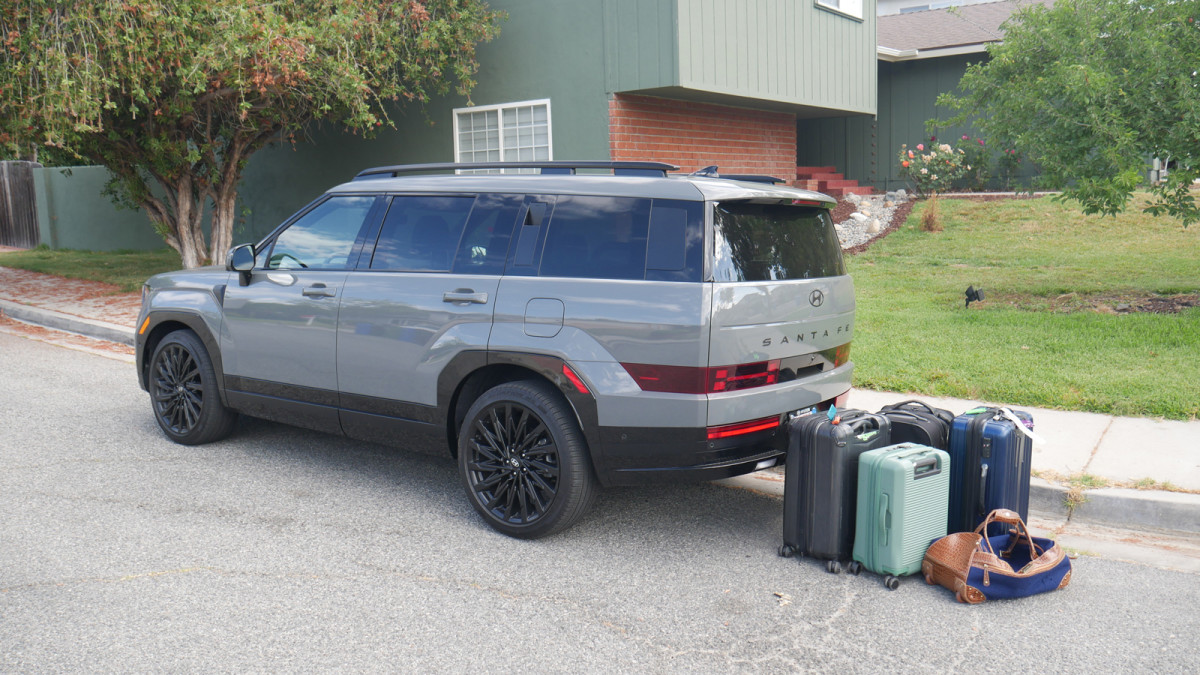 Hyundai Santa Fe Luggage Test: How much fits behind the third row ...