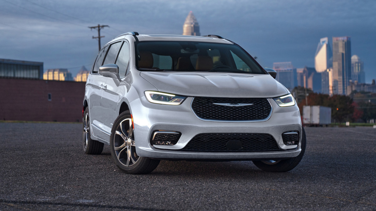 2024 Chrysler Pacifica Review: Plug-In Hybrid is still the one to get ...