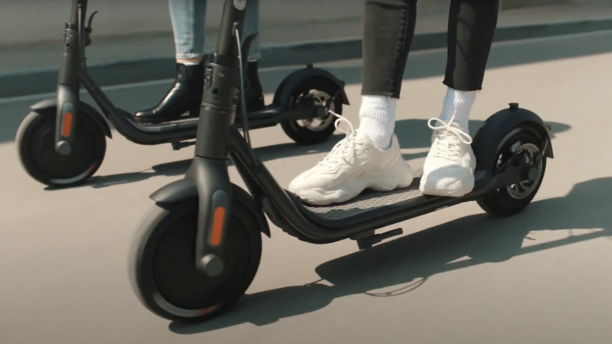 Popular Segway Ninebot F30 electric scooter currently on sale - Autoblog