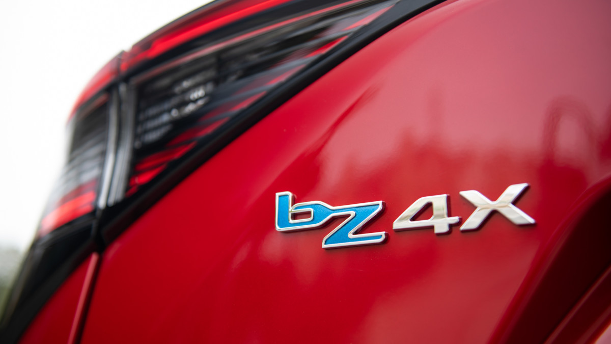 Automakers still lose money on every EV they sell, report says - Autoblog Automakers still lose money on every EV they sell, report says - Autoblog