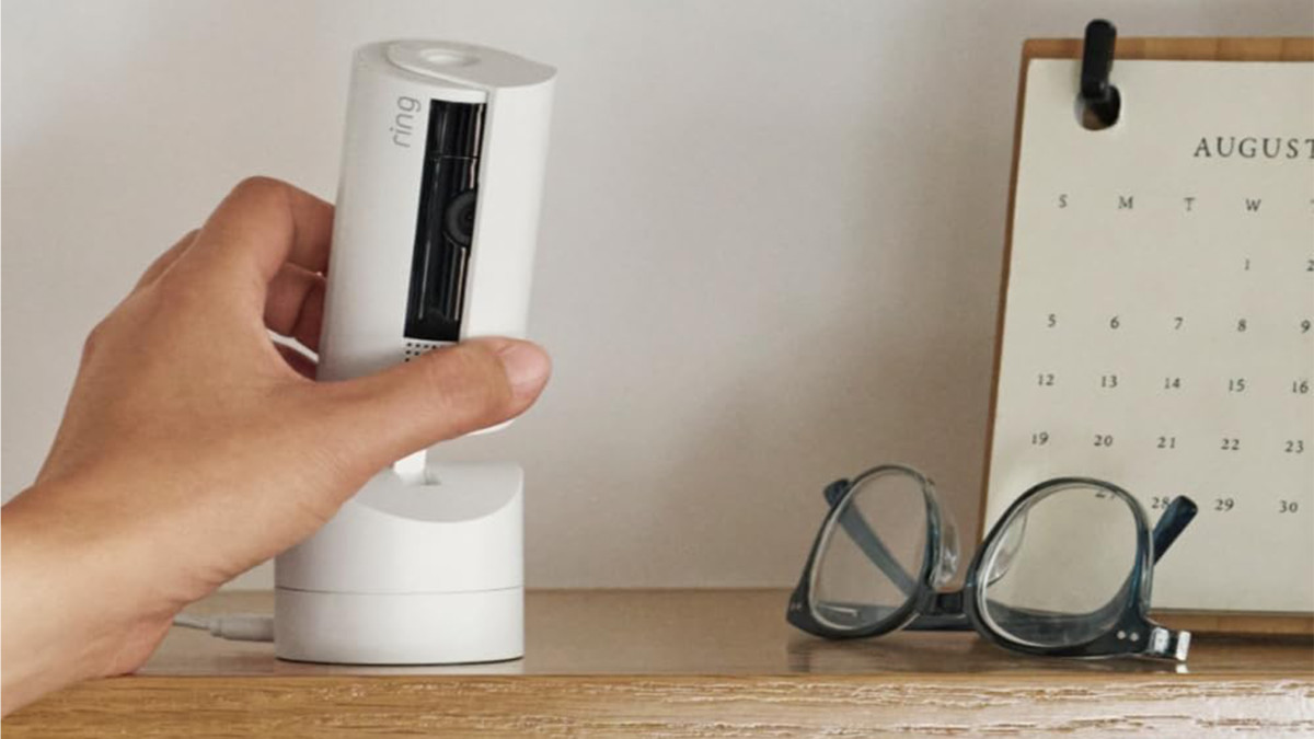 Ring's newest indoor security camera pans and tilts for 360-degree ...