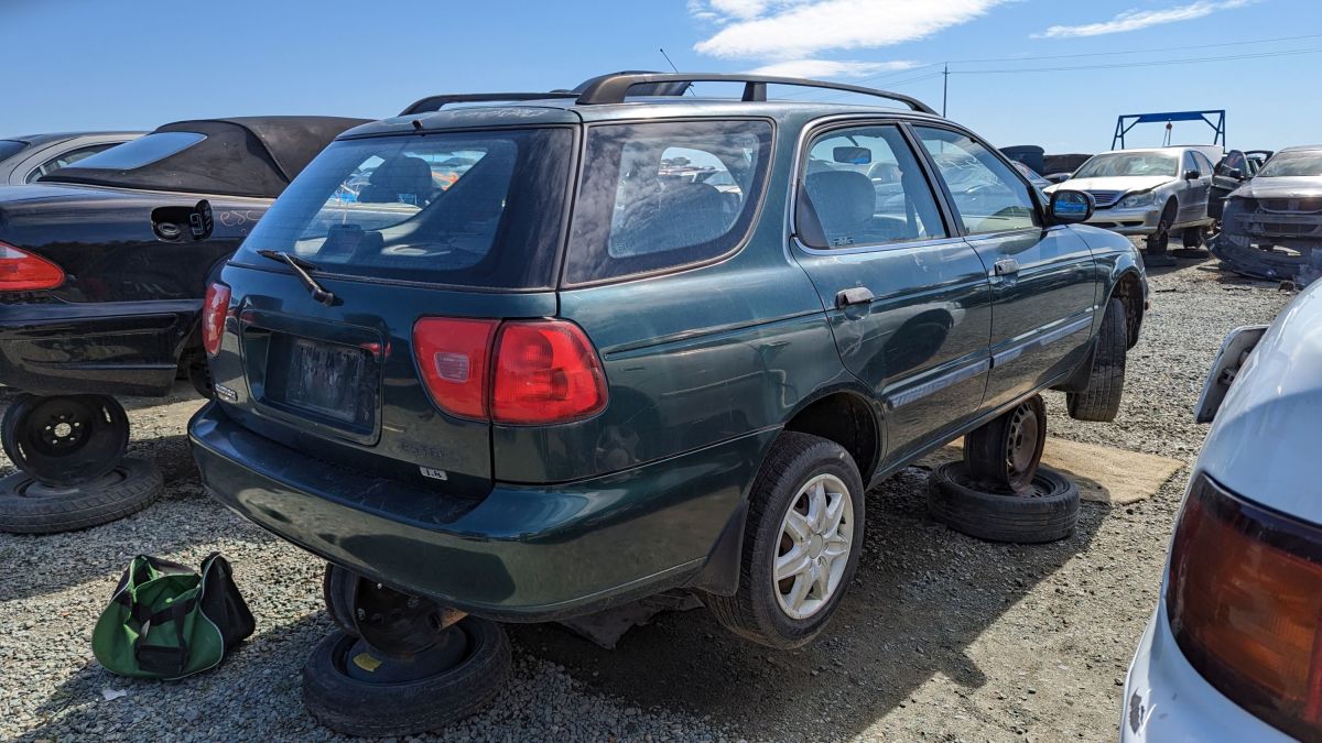 Junkyard Gem: 2000 Suzuki Esteem Wagon - Autoblog