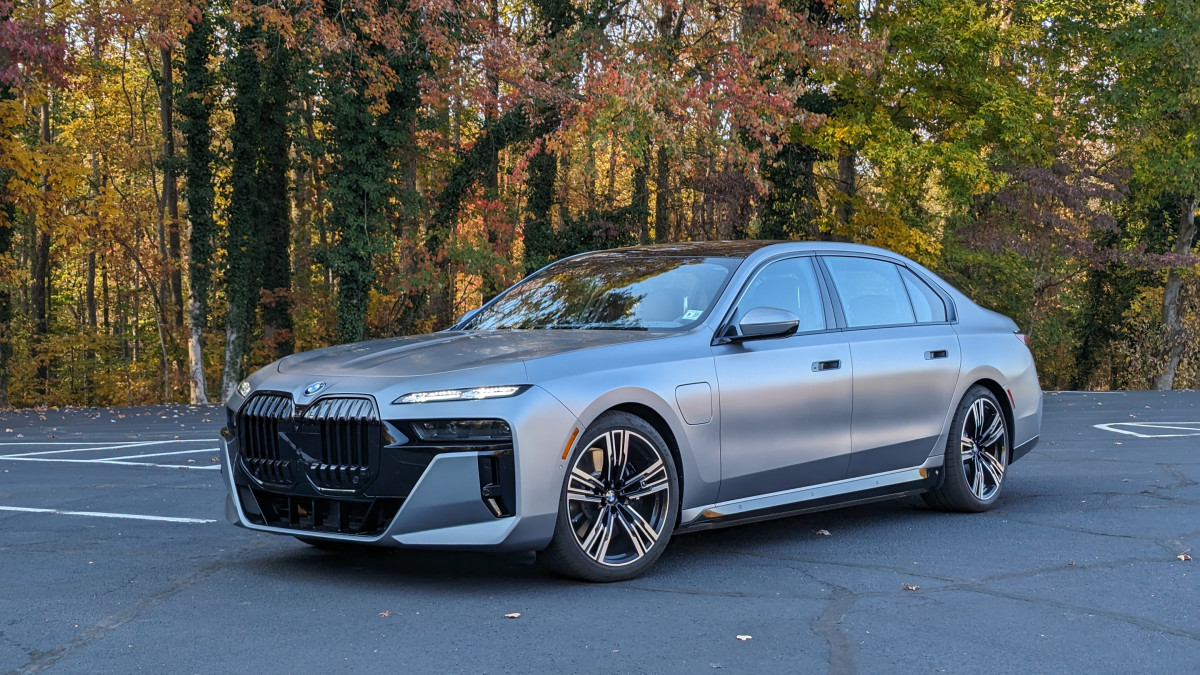 2024 BMW 750e xDrive First Drive: The 7 Series plug-in hybrid rules too! - Autoblog