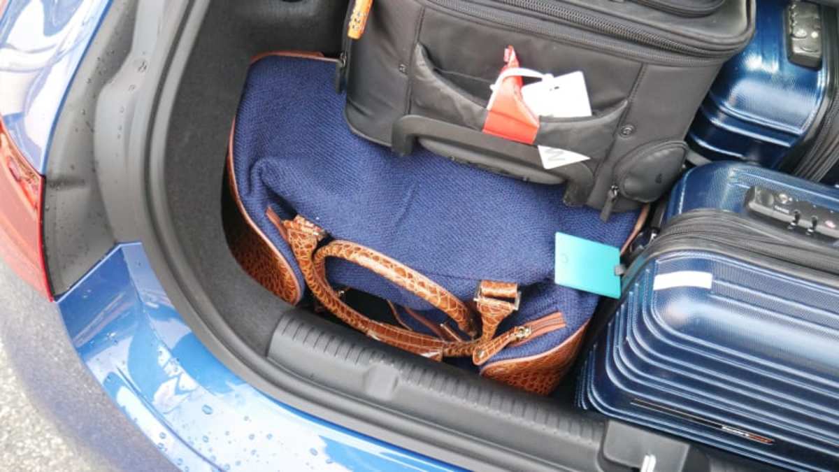 Mercedes-Benz EQE Luggage Test: How big is the trunk? - Autoblog