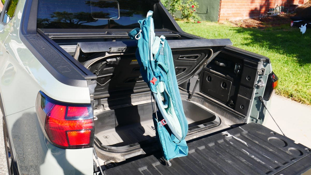 Hyundai Santa Cruz Luggage Test: How much fits in the bed? - Autoblog
