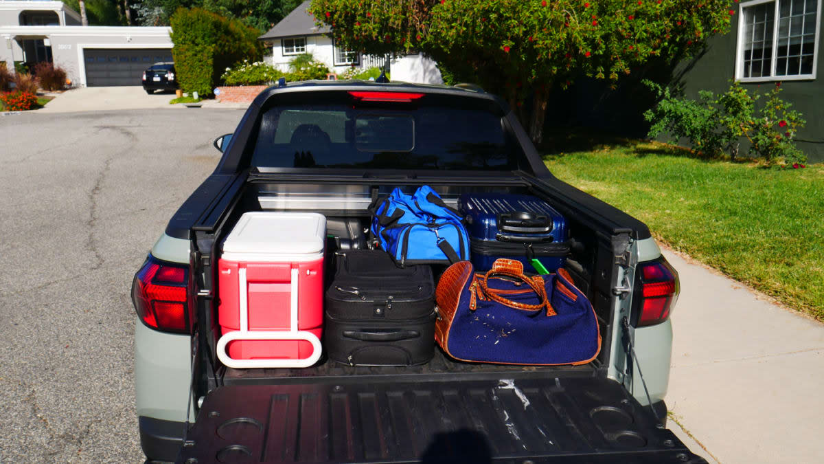 Hyundai Santa Cruz Luggage Test: How much fits in the bed? - Autoblog ...