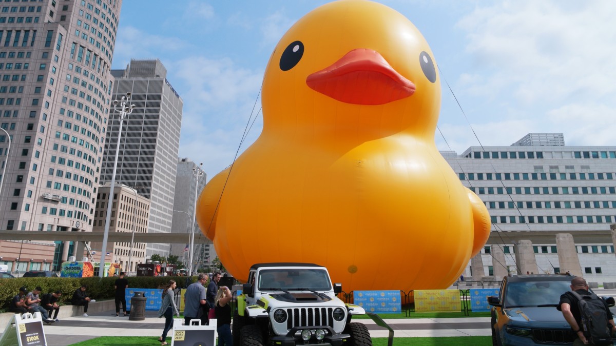 Giant Jeep duck dominates Detroit Auto Show - Autoblog