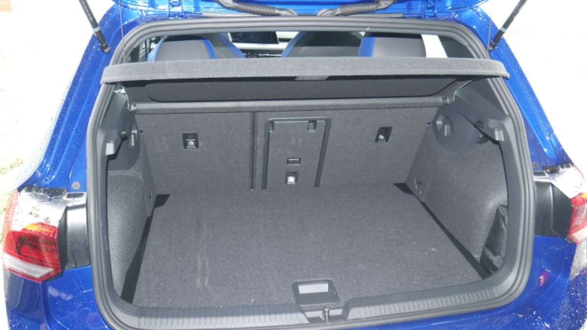 VW GTI and Golf R Luggage Test: How much fits in the trunk? - Autoblog