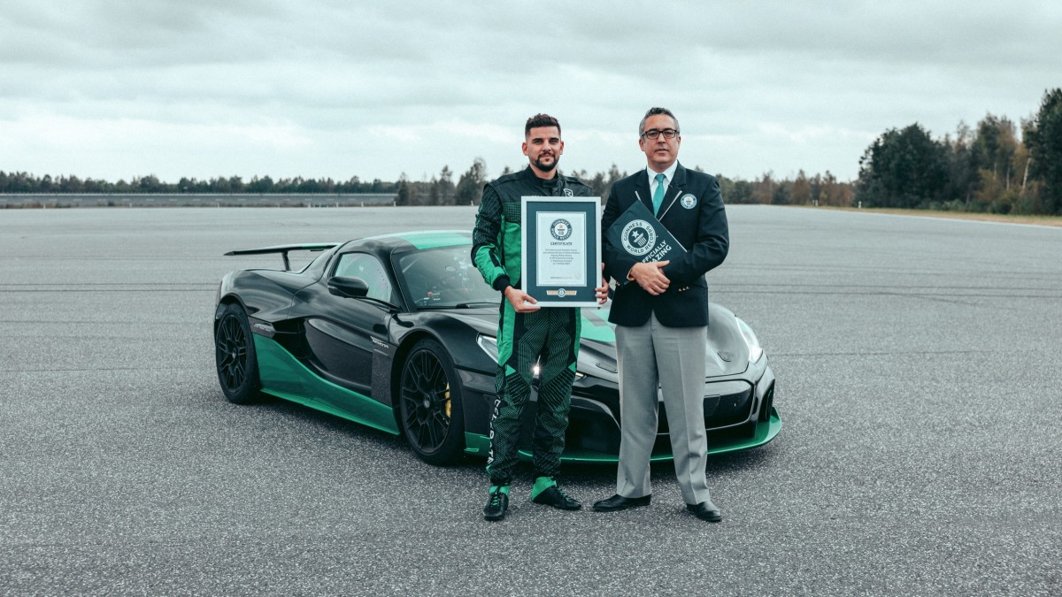 Watch Rimac Nevera set a speed record of 171 mph in reverse Autoblog