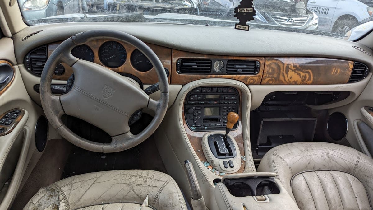Junkyard Gem: 2001 Jaguar XJ8 - Autoblog