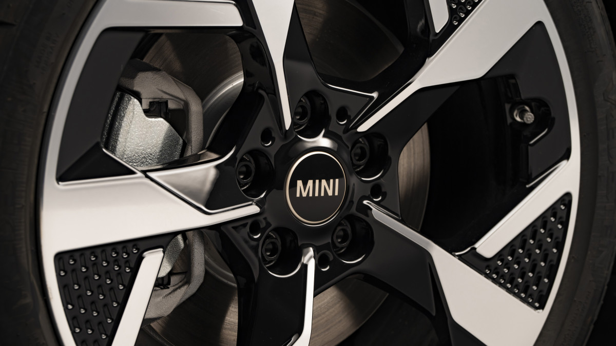 The All-New 2025 Mini Cooper S Almost Becomes an Adult - Autoblog