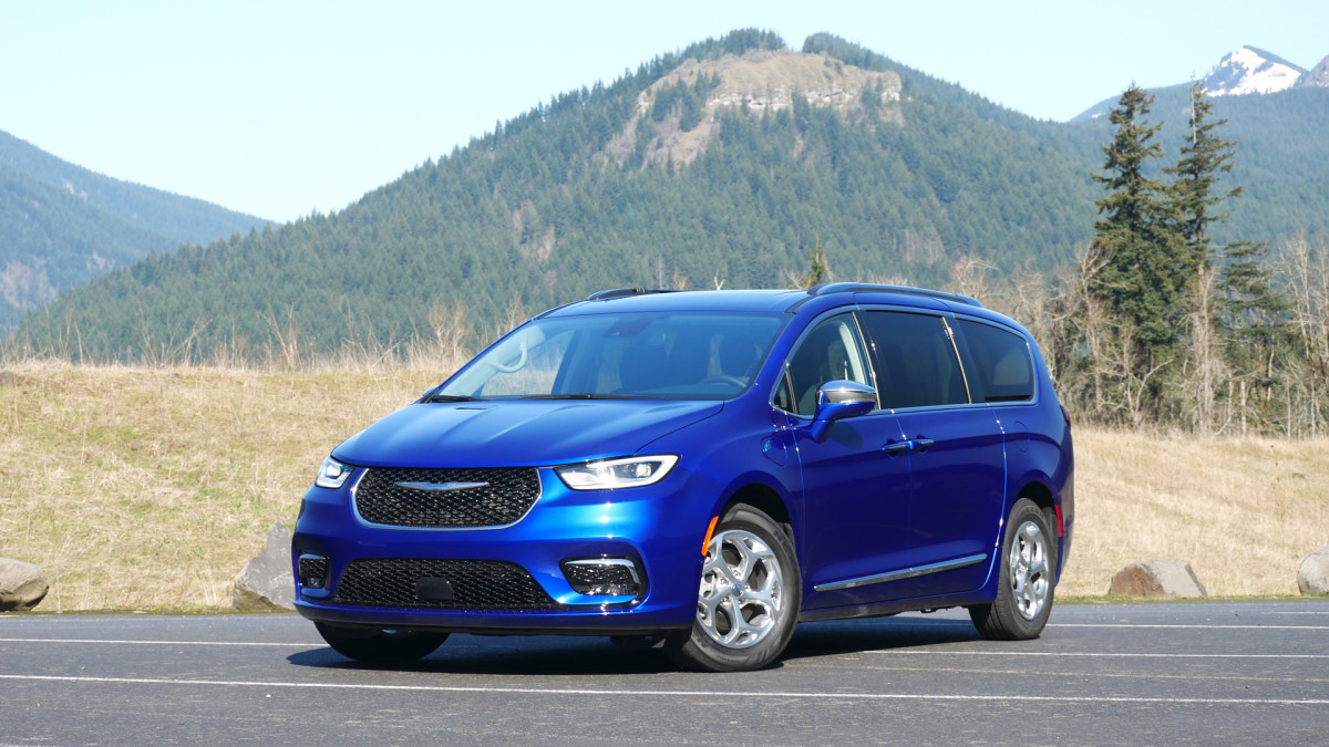 2023 Chrysler Pacifica Review: Hybrid is still the one to get, but it's ...