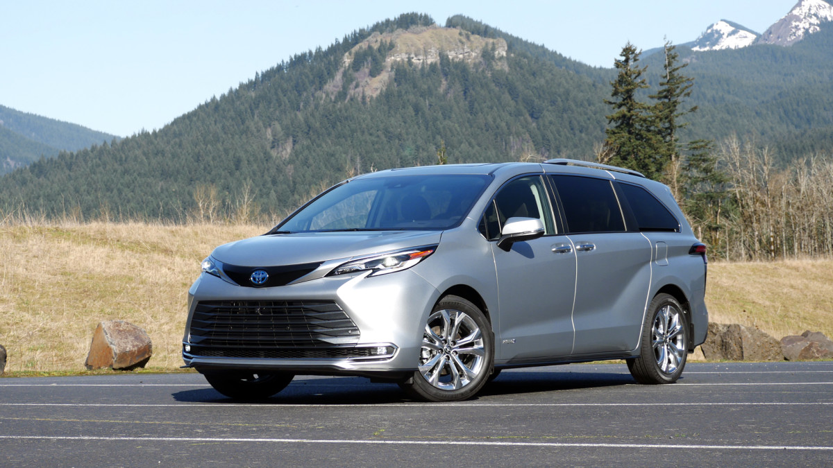 2021 toyota sienna plug in hybrid store