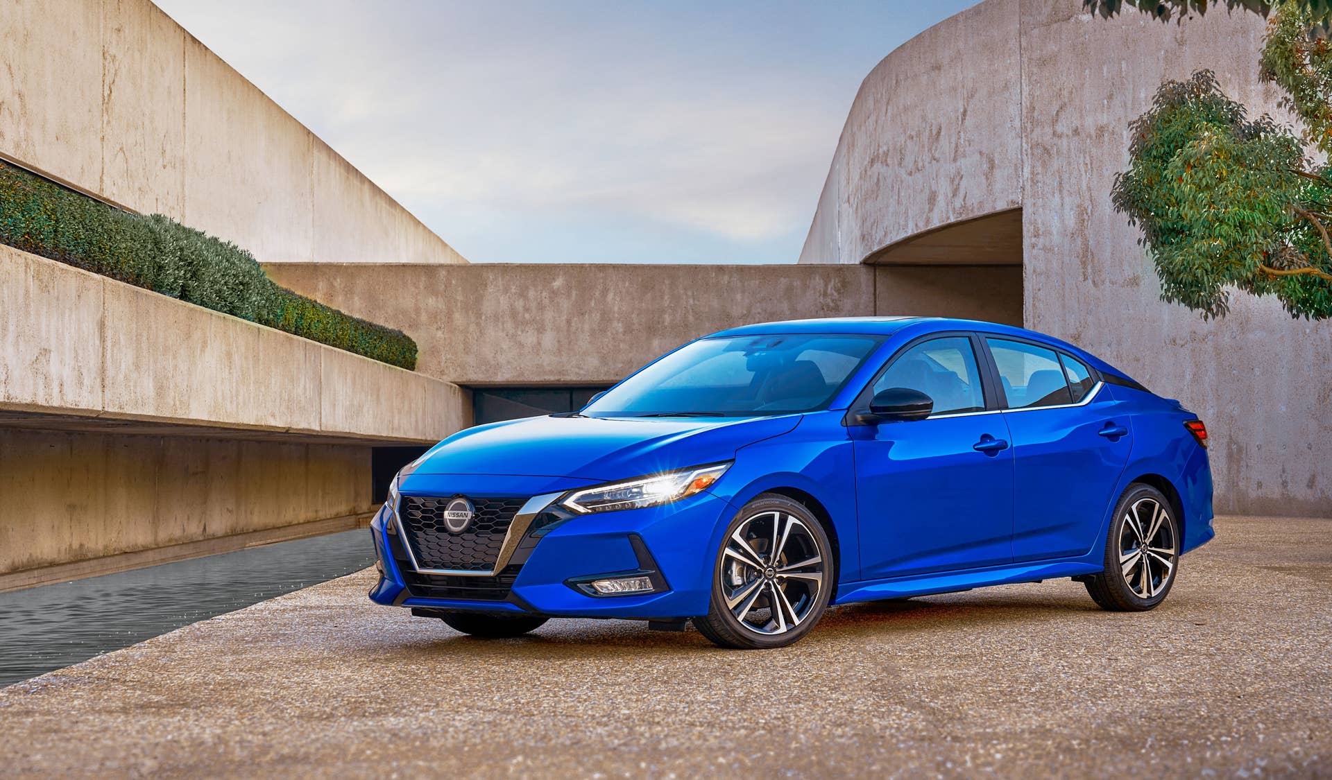 2020 Nissan Sentra takes a walk on the upscale side - Autoblog