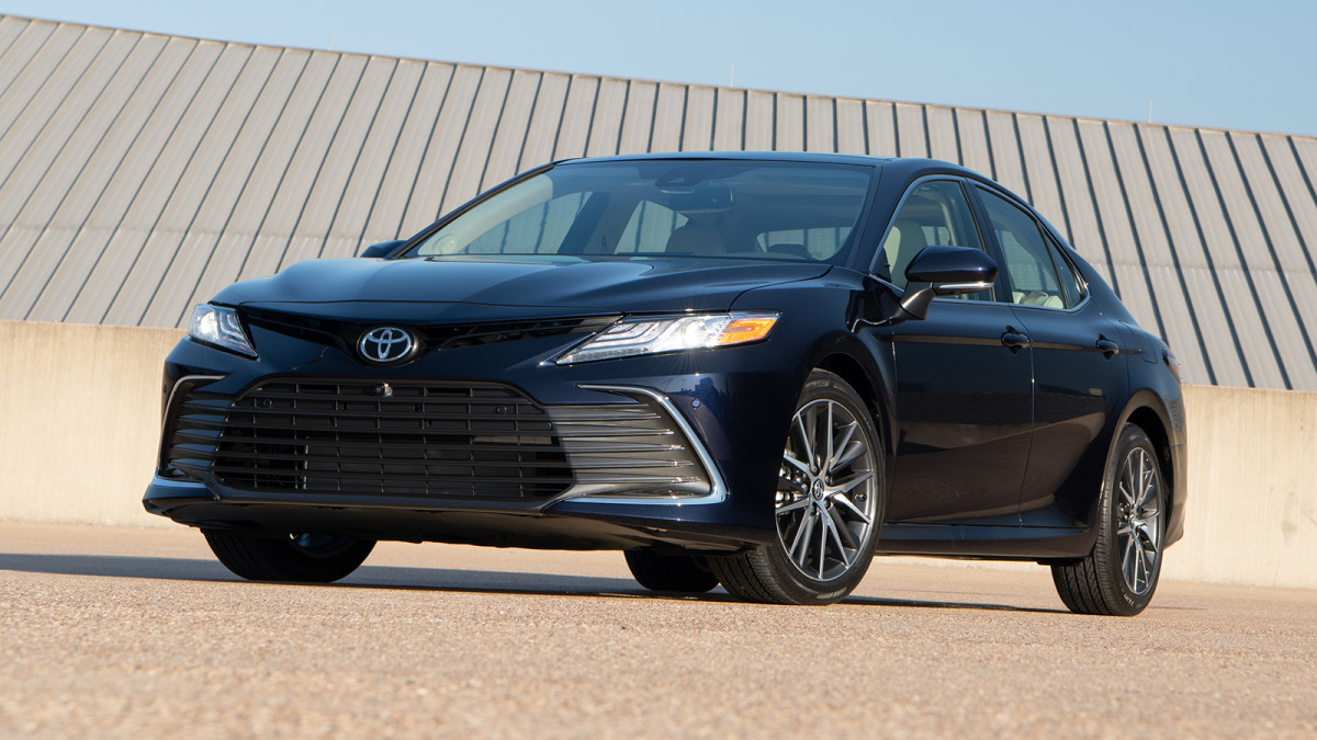 2021 Toyota Camry Review What s new pictures hybrid and AWD fuel economy Autoblog