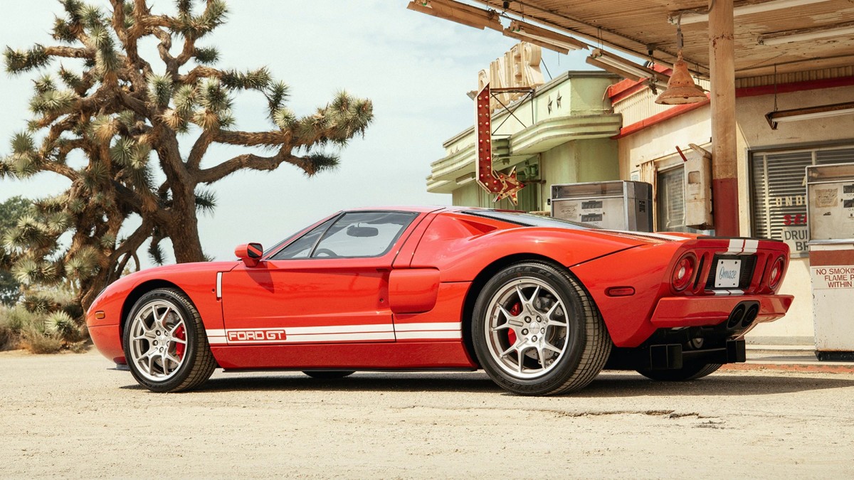 Bring home a legendary Ford GT this holiday season - Autoblog
