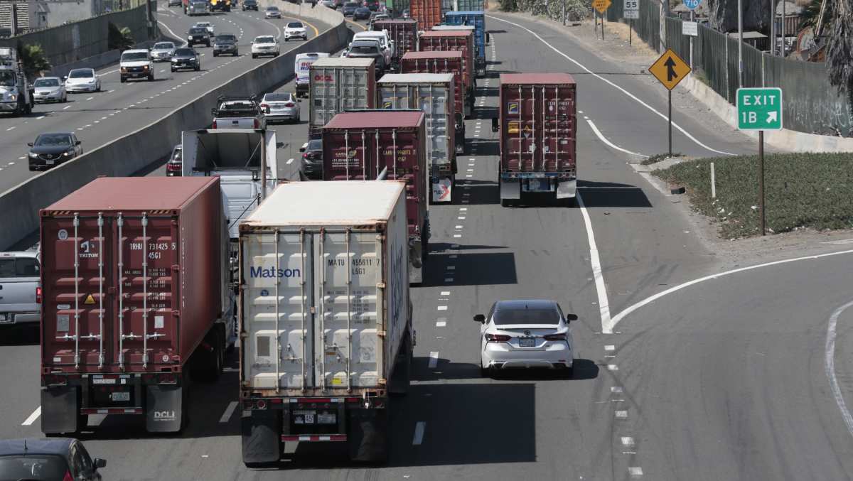 Bill proposes letting 18-year-olds drive 18-wheelers cross-country ...