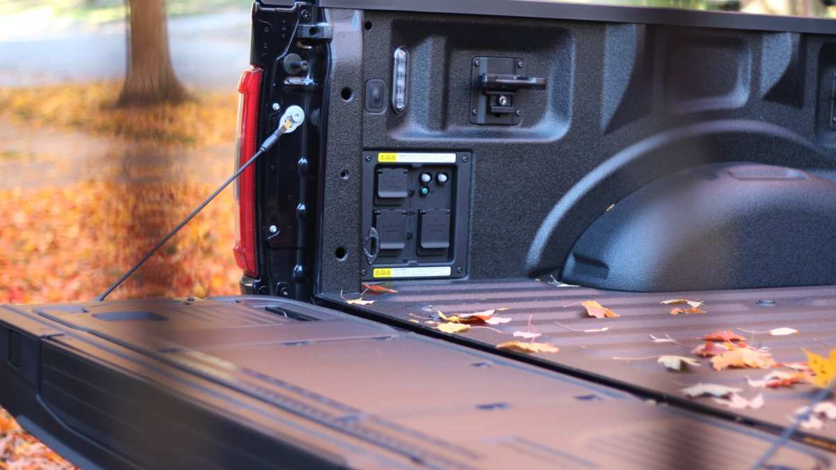 Ford Pro Power Onboard wins the 2021 Autoblog Technology of the Year ...