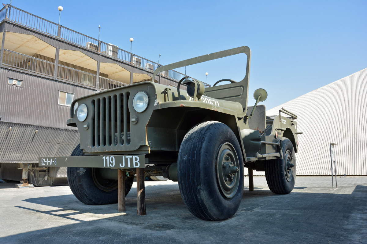 This 21-foot-tall Willys replica is the world's largest running Jeep ...