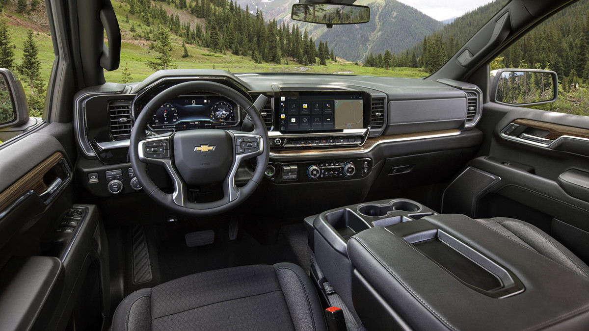 Here's the new 2022 Chevy Silverado interior. It's so much better ...