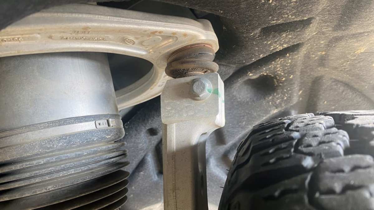 Land Rover Defender 110 Suspension Deep Dive - Autoblog