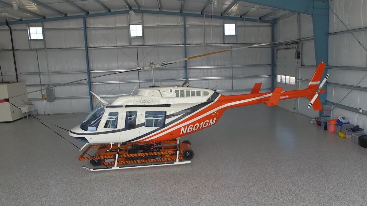 This rolling platform can move a helicopter into any tight space - Autoblog