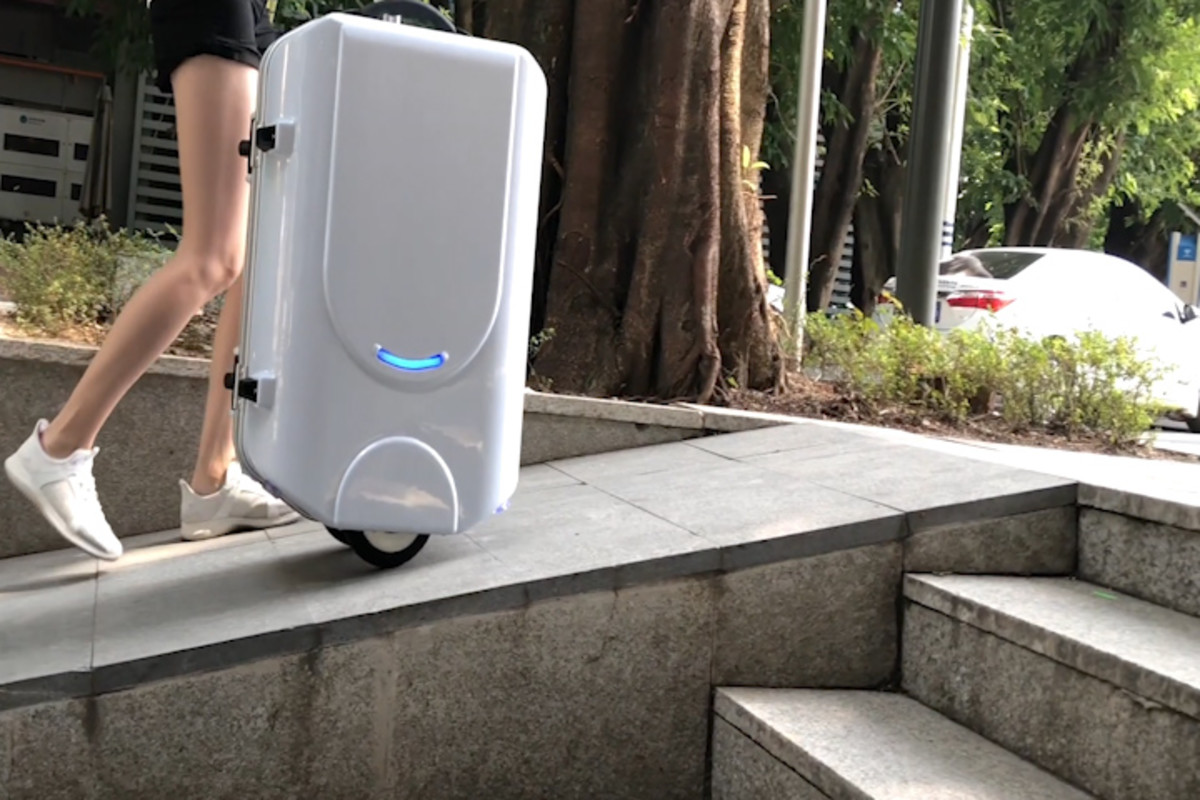 This Supercase uses motors to make traveling less annoying - Autoblog