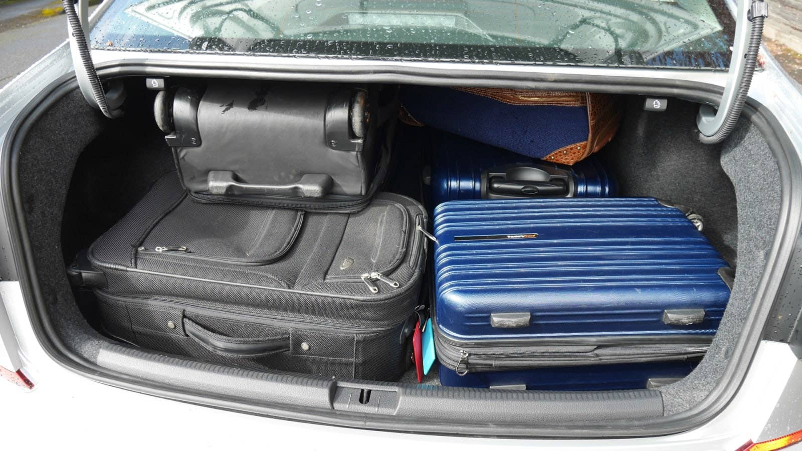 2020 VW Passat Luggage Test | Das boot - Autoblog