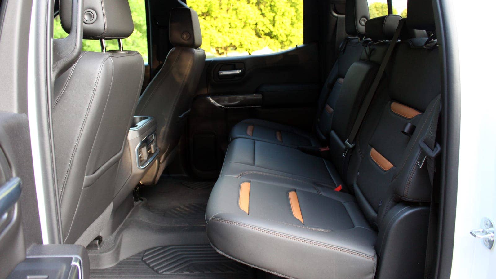 2020 GMC Sierra 1500 Interior Driveway Test | Still lagging behind ...