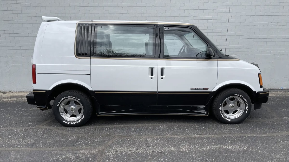 GMC Safari GT, a rad-era hauler with custom-van swagger - Autoblog