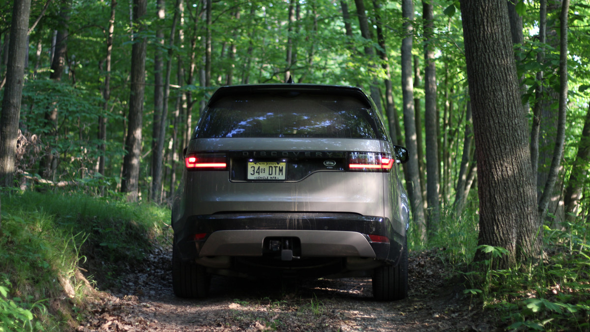 2021 Land Rover Discovery First Drive Review | On-road double-down ...