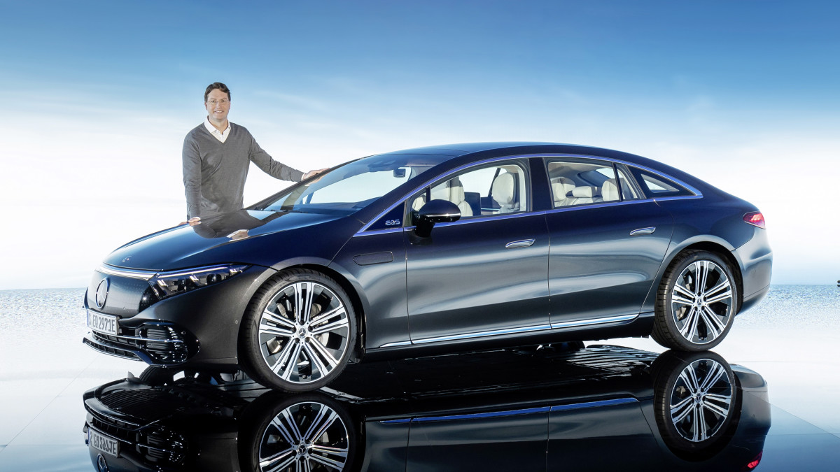 Mercedes eqs presentation store