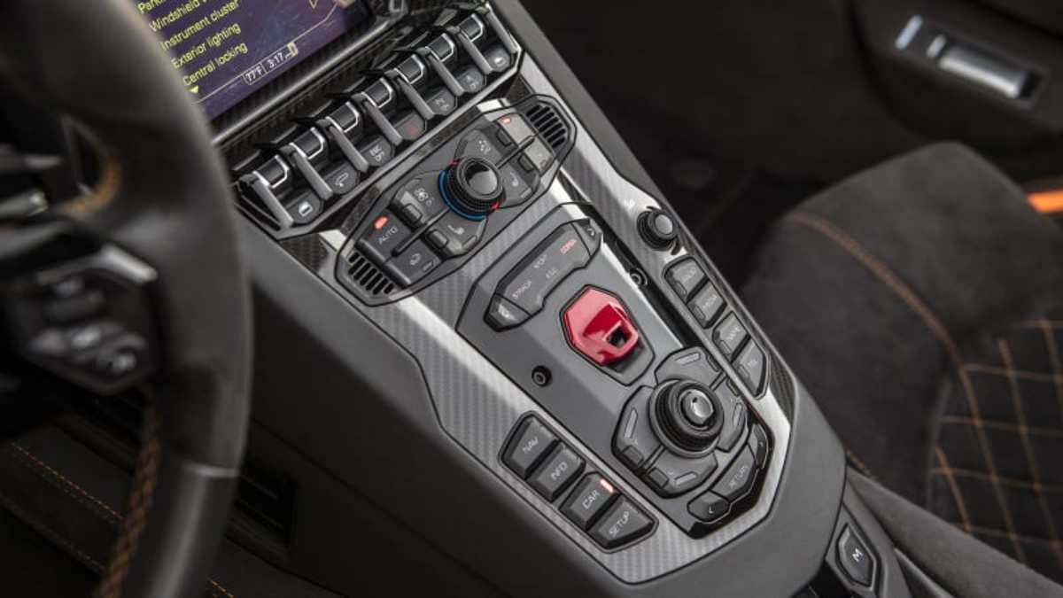 2020 Lamborghini Aventador S Review | One last go in the ring - Autoblog