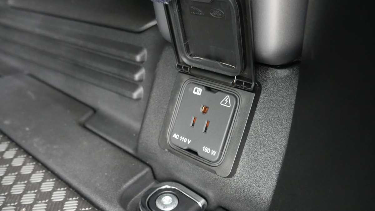 Land Rover Defender 110 Luggage Test | Boxy is better - Autoblog: Car ...